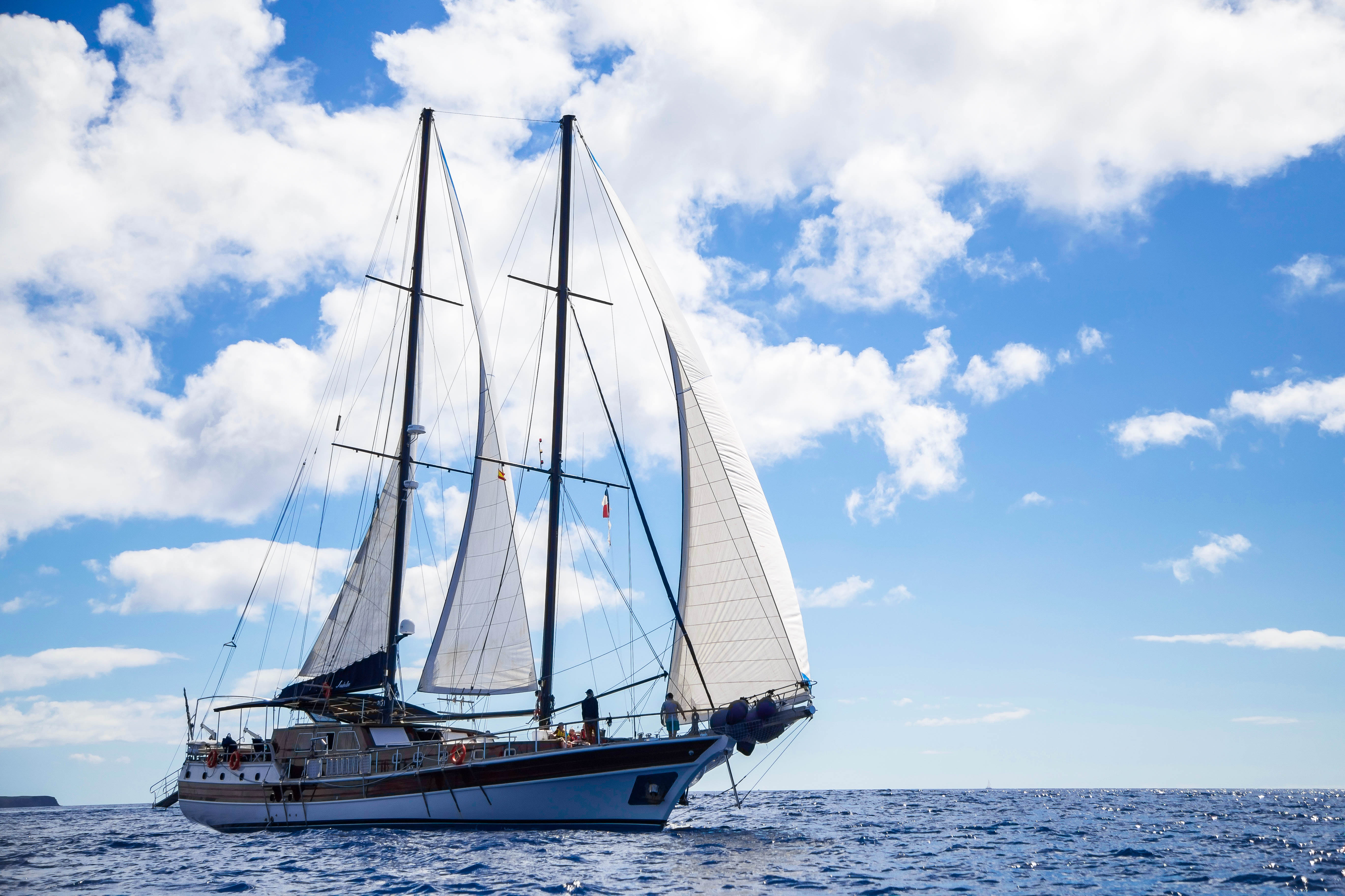 under sail front | San Blas Sailing